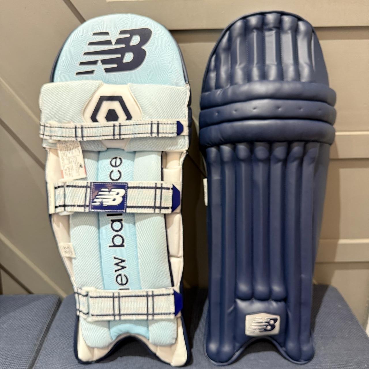 New Balance 8i Batting Legguard – Crown Cricketer